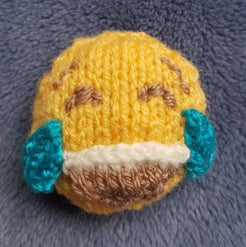 Emoji-style Face Knitting Pattern PDF Download – Fitting in Knitting